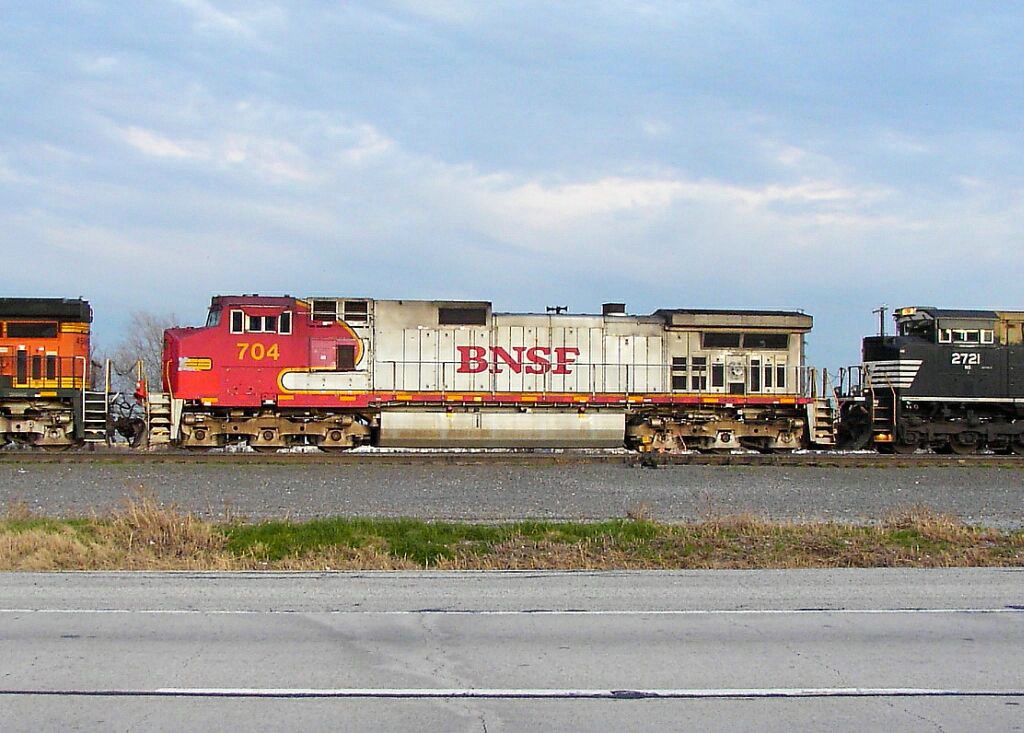 BNSF 704